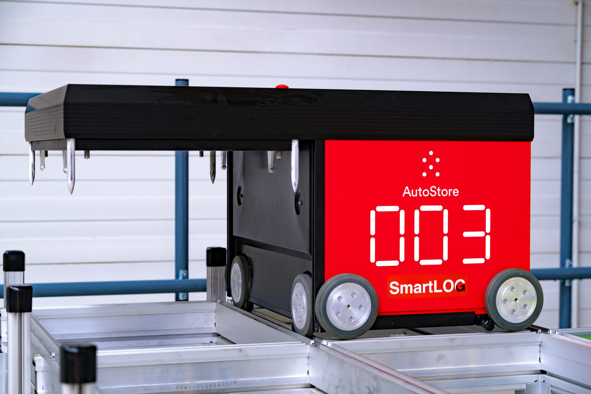 SmartLOG: warehouse automation, from a choice to a market necessity SmartLOG: warehouse automation, from a choice to a market necessity
